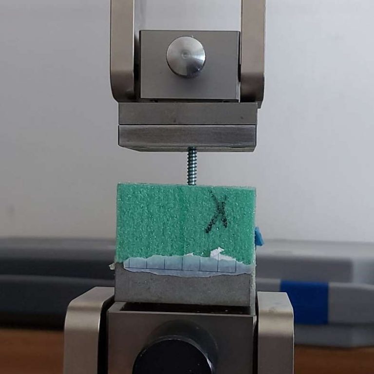 Screw retention test for the nautical furniture market - Maricell